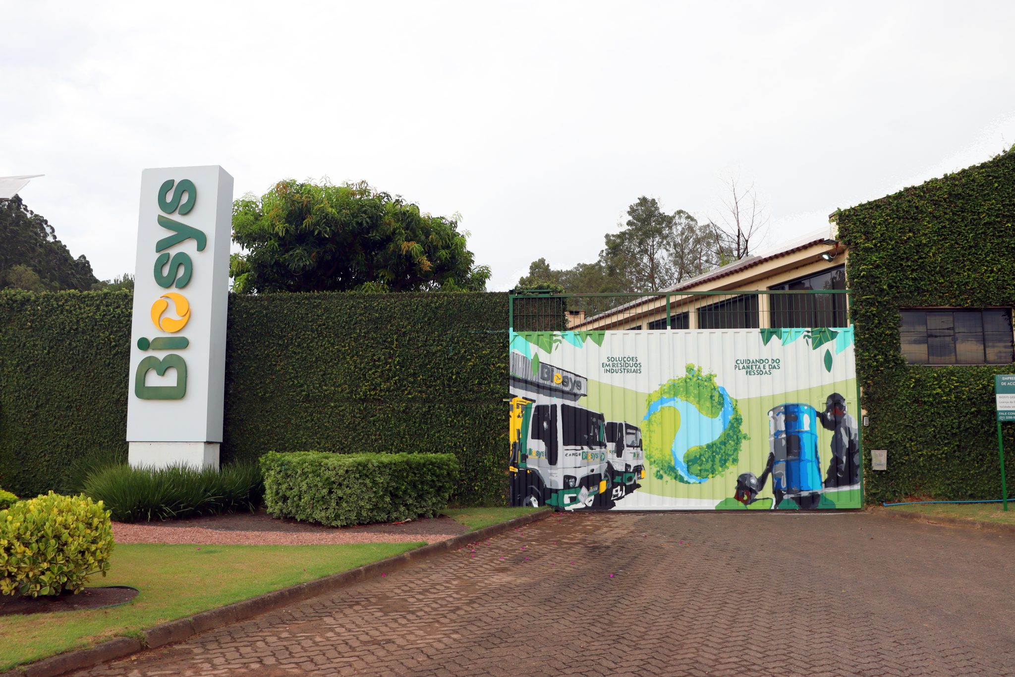 Uma obra de arte na fachada da Biosys - Biosys Ambiental